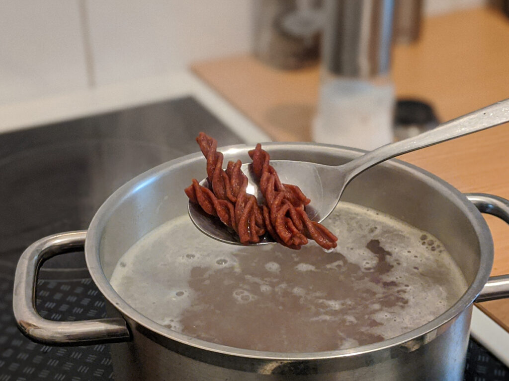 Insekten-Nudeln: Beneto Foods mit Low-Carb-Pasta aus Grillenmehl ...