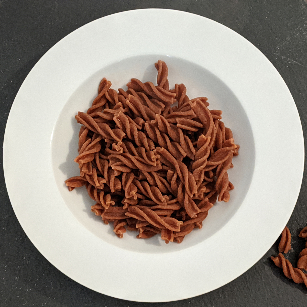 Insekten-Nudeln: Beneto Foods mit Low-Carb-Pasta aus Grillenmehl ...