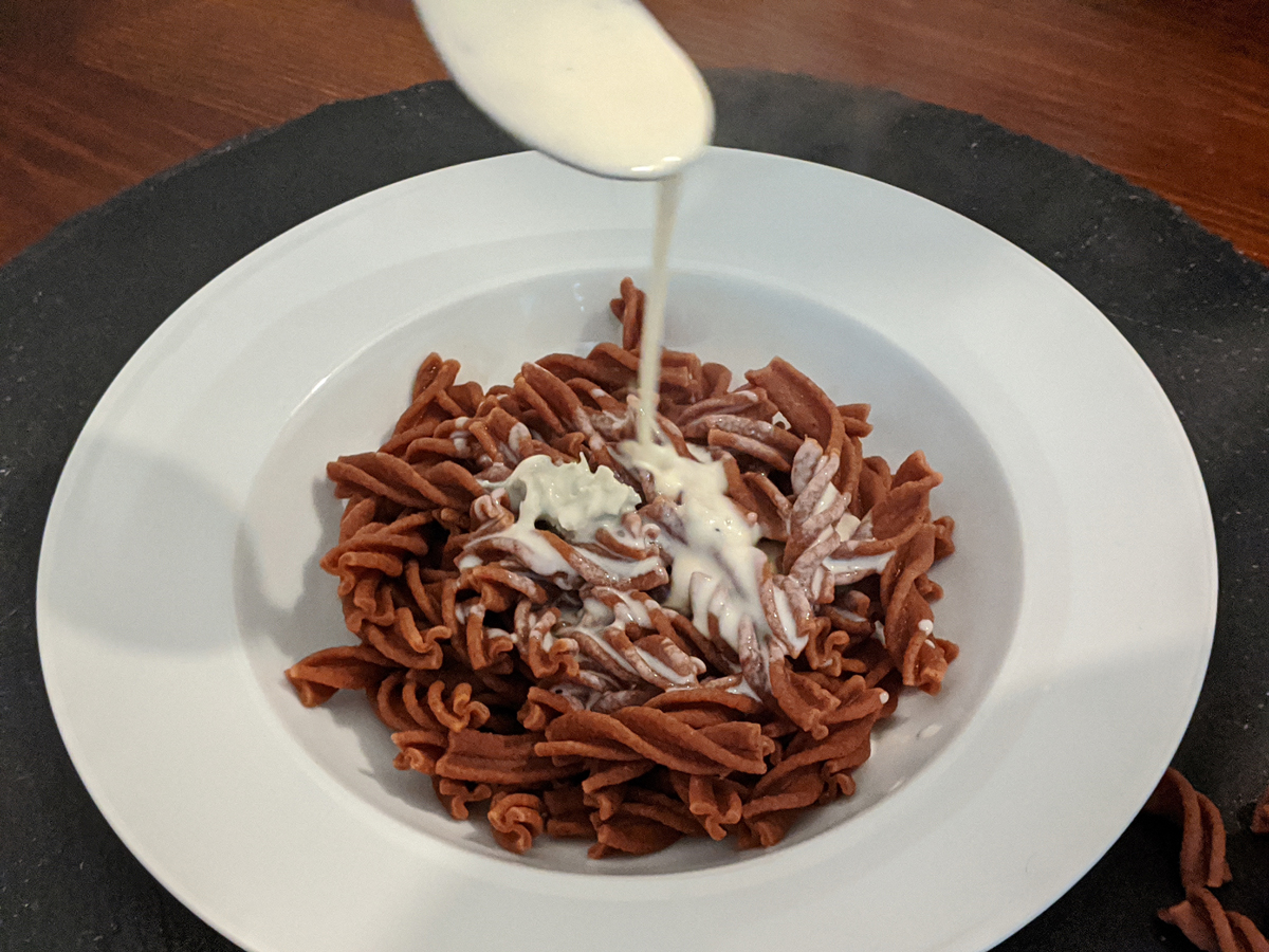 Insekten-Nudeln: Beneto Foods mit Low-Carb-Pasta aus Grillenmehl ...